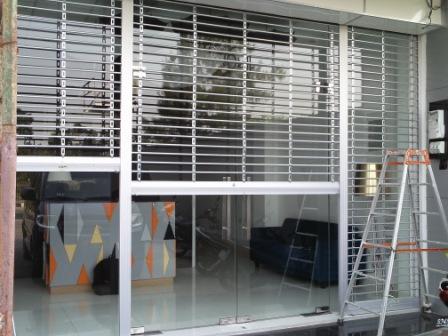 HARIS ROLLING DOOR: Biaya servis Pintu Folding Gate pertokoan ...