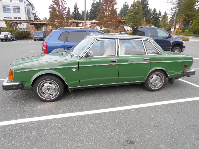 Seattle's Parked Cars: 1977 Volvo 264 GL