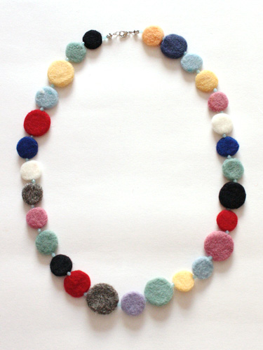 Lovely Felt Necklace Tutorials to Try / The Beading Gem