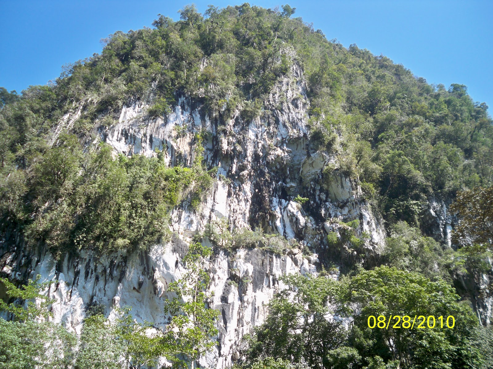 Hiking, Travel and Food!: Hiking up The Pinnacles - Gunung Api 1750m