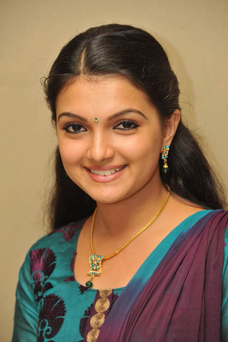 Telugu Cinema News: Saranya Mohan Latest Stills
