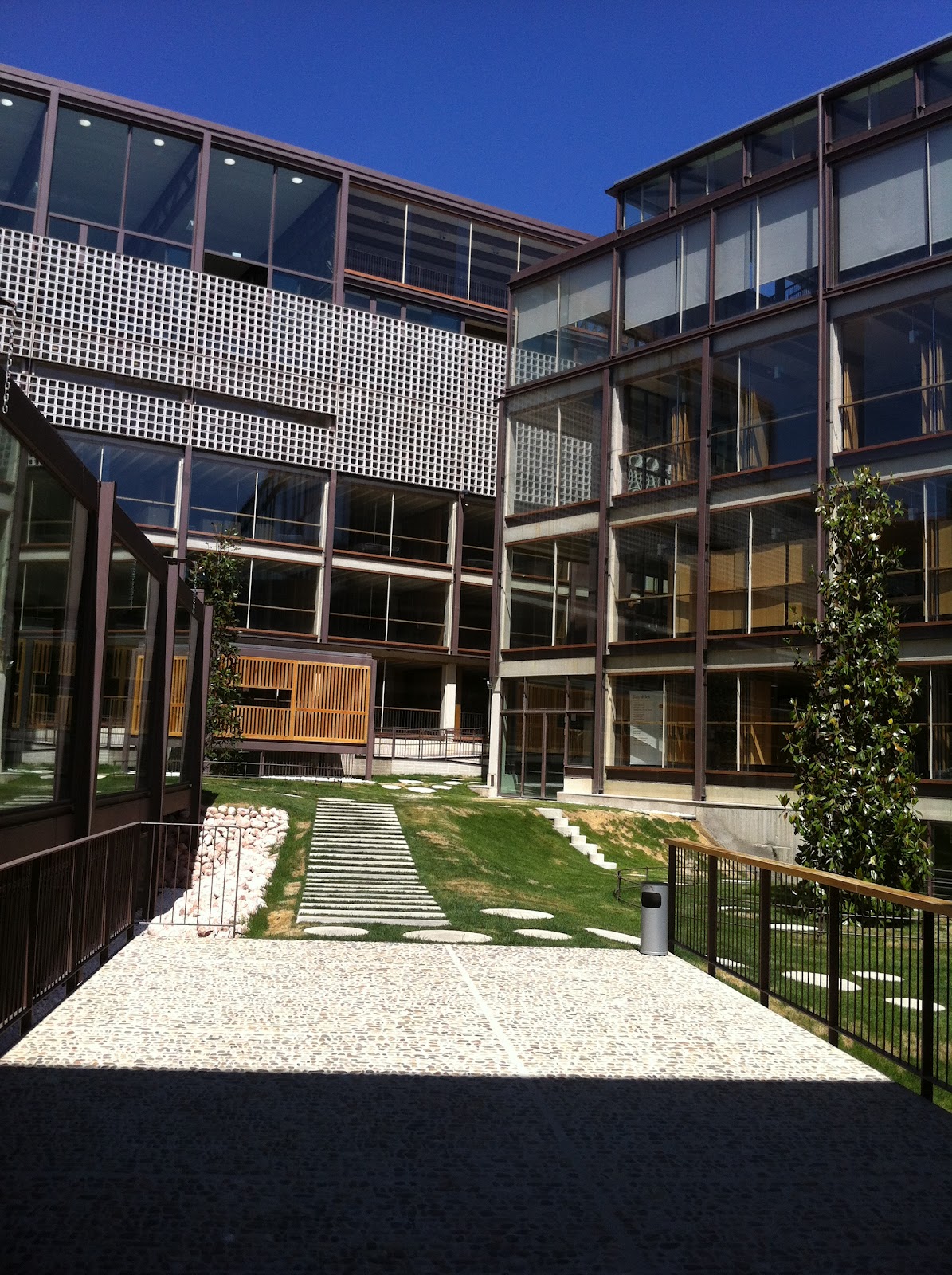 THINKING OF COLORS - Architecture & Design: COAM