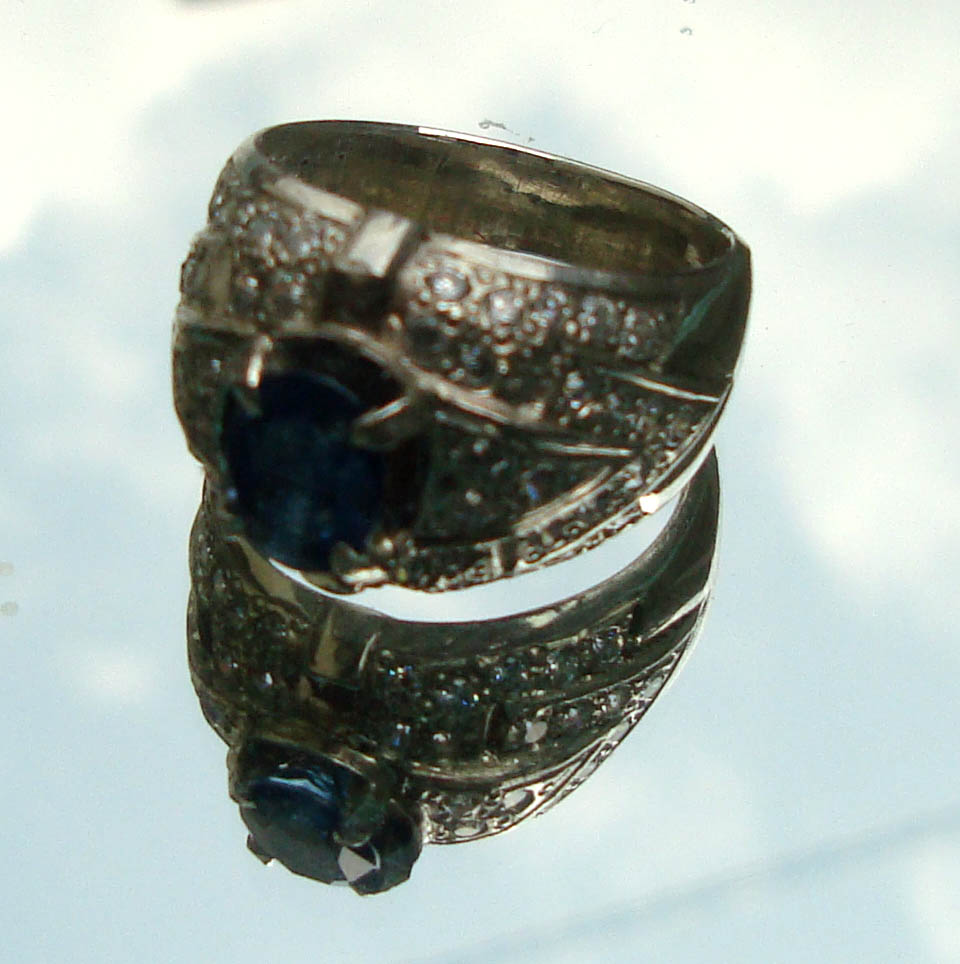 mestika center: Natural Blue Sapphire Corundum