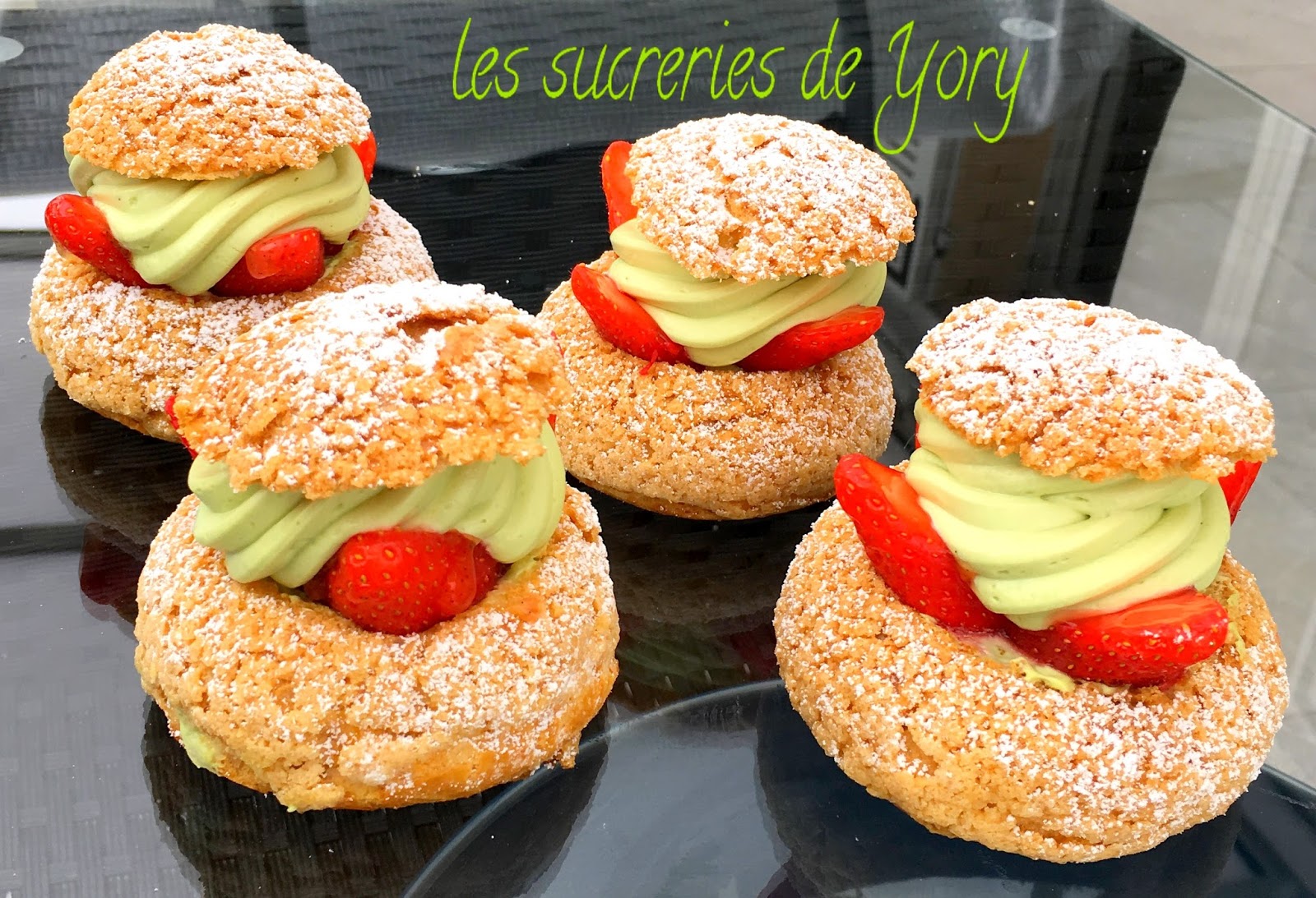 Choux Fraise-Pistache