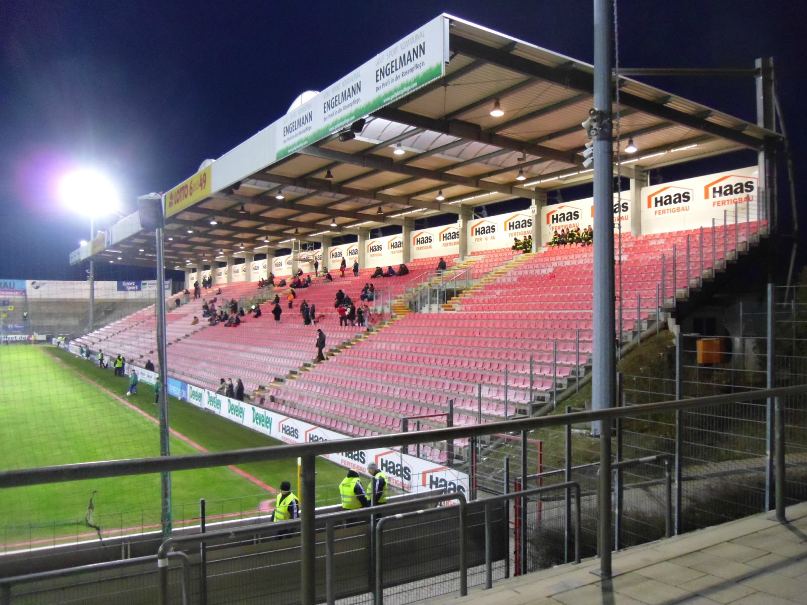Damage In The Box!: SpVgg UNTERHACHING (Stadion im Sportpark)