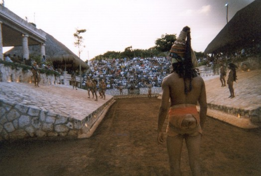 Las siete maravillas del mundo : EL JUEGO MAYA CONSISTIA EN...