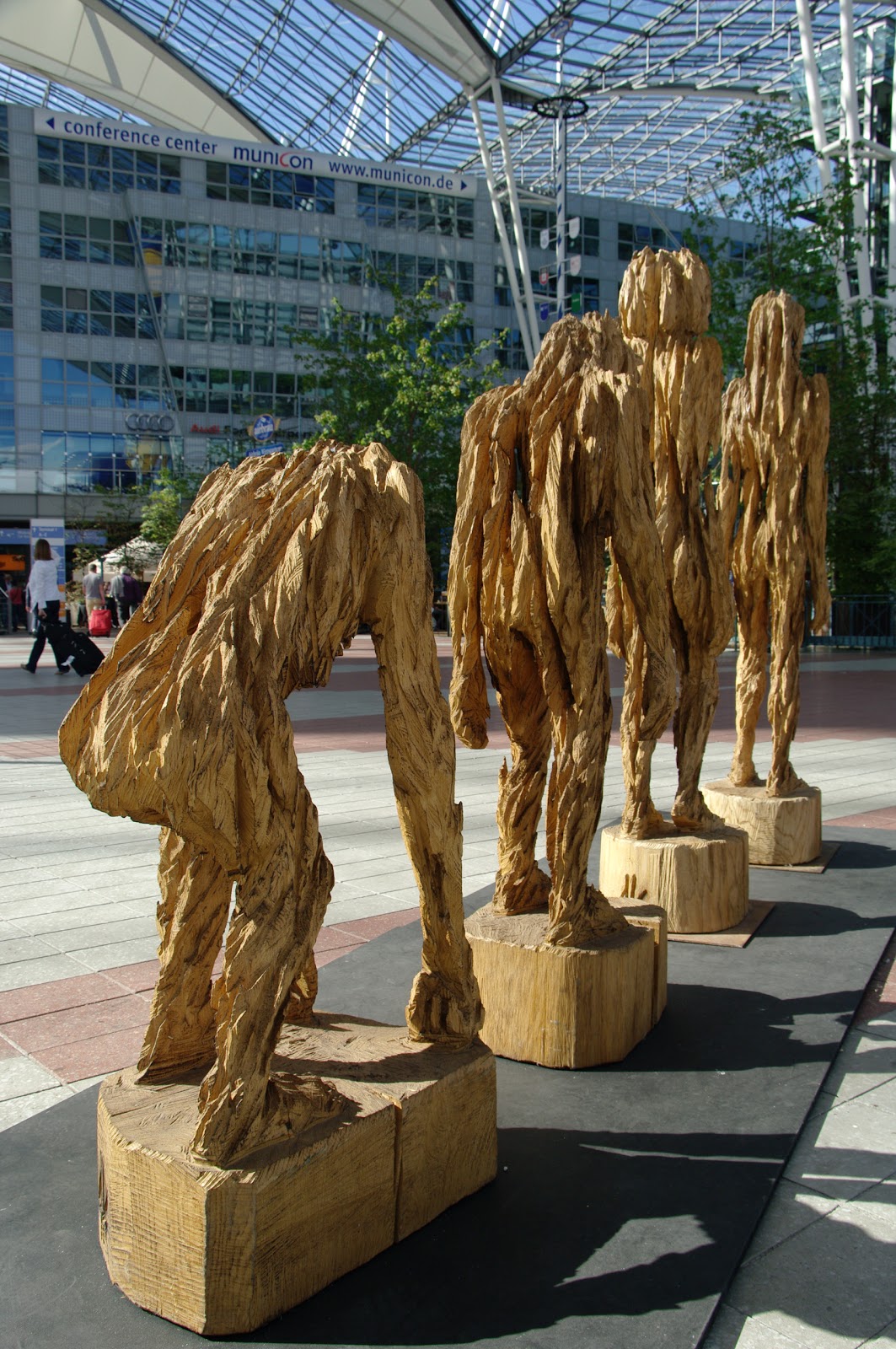 oliver hammond: interesting sculptures by andreas kuhnlein