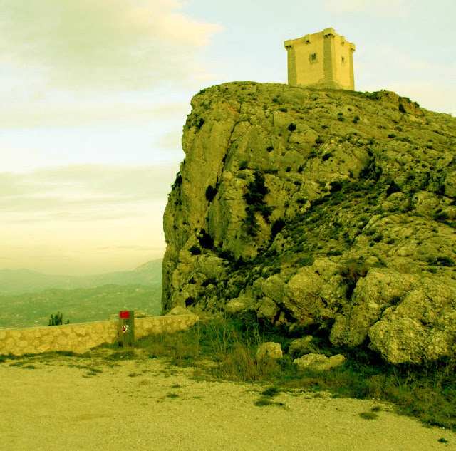 La Ciencia Baila con Dios.: EL Castillo ANUNNAKI de Cocentaina en Alicante