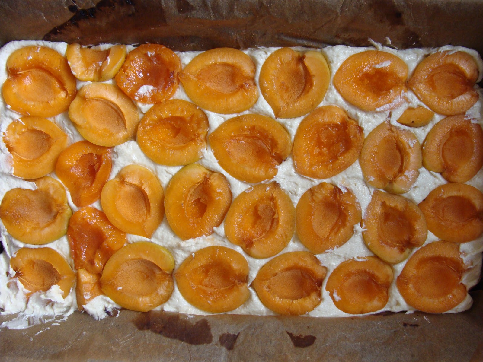 ZAKALEC: Placek z brzoskwniami