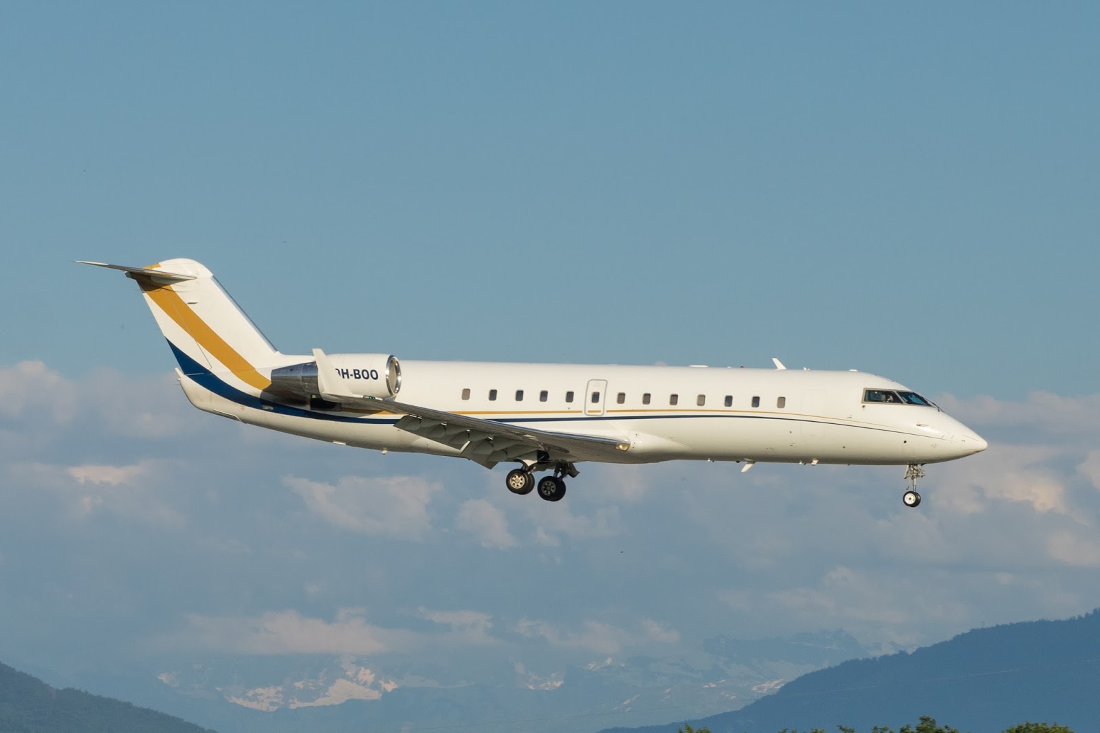 FLUGZEUGE Privatjets etc: 9H-BOO Bombardier CL-600-2B19 CRJ200 CRJ2 ...