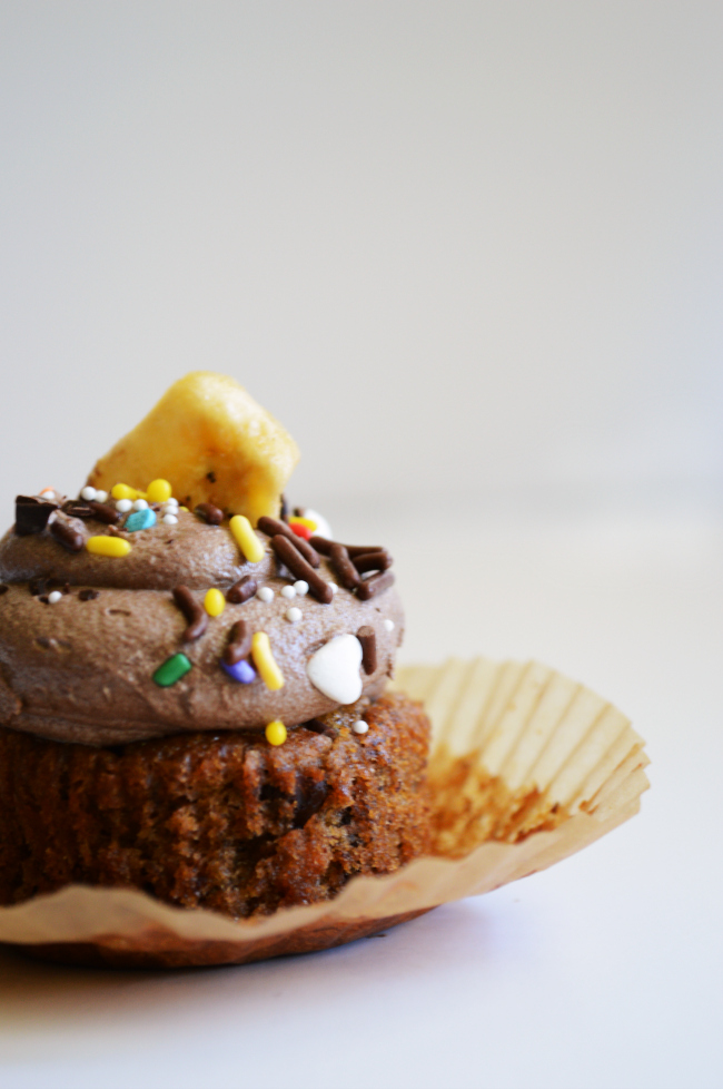 what's up buttercup: Banana Bread Cupcakes with Fluffy Nutella Buttercream