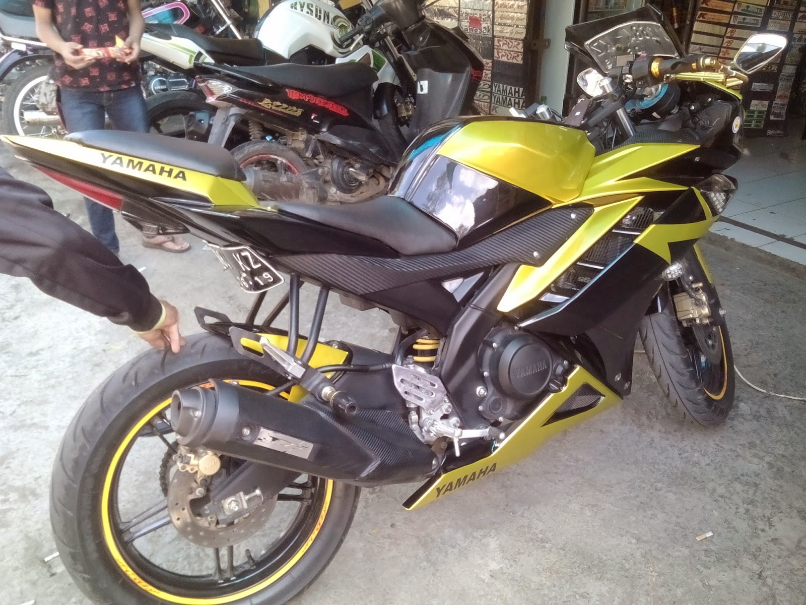 Yamaha R15 (Custom Modification) - 4tu5 Sticker