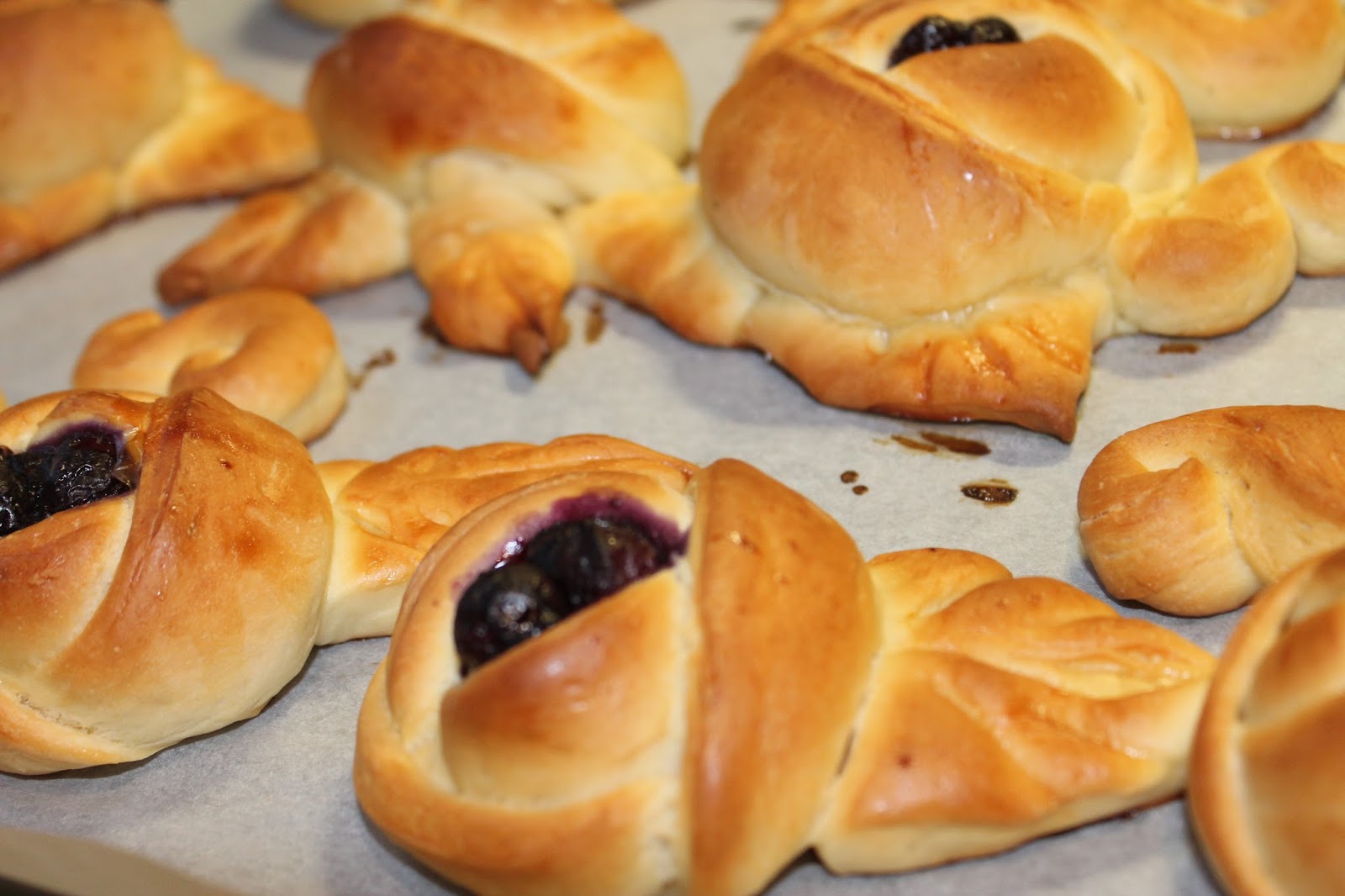 Pasiunea de a găti: Pateuri ,,Trandafiri cu dulceata"