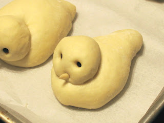 Cookistry: Birdie Bread - adorable buns shaped like little birds!