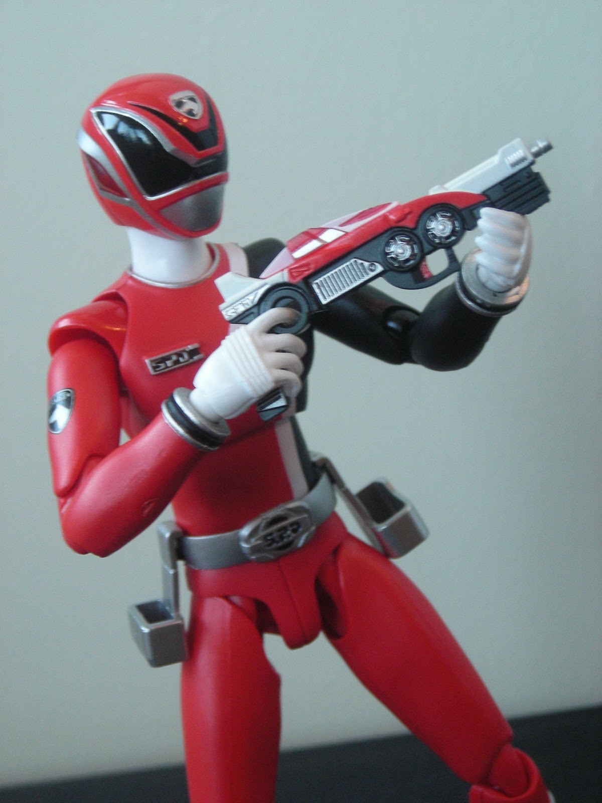 My Shiny Toy Robots: Toybox REVIEW: S.H. Figuarts Deka Red