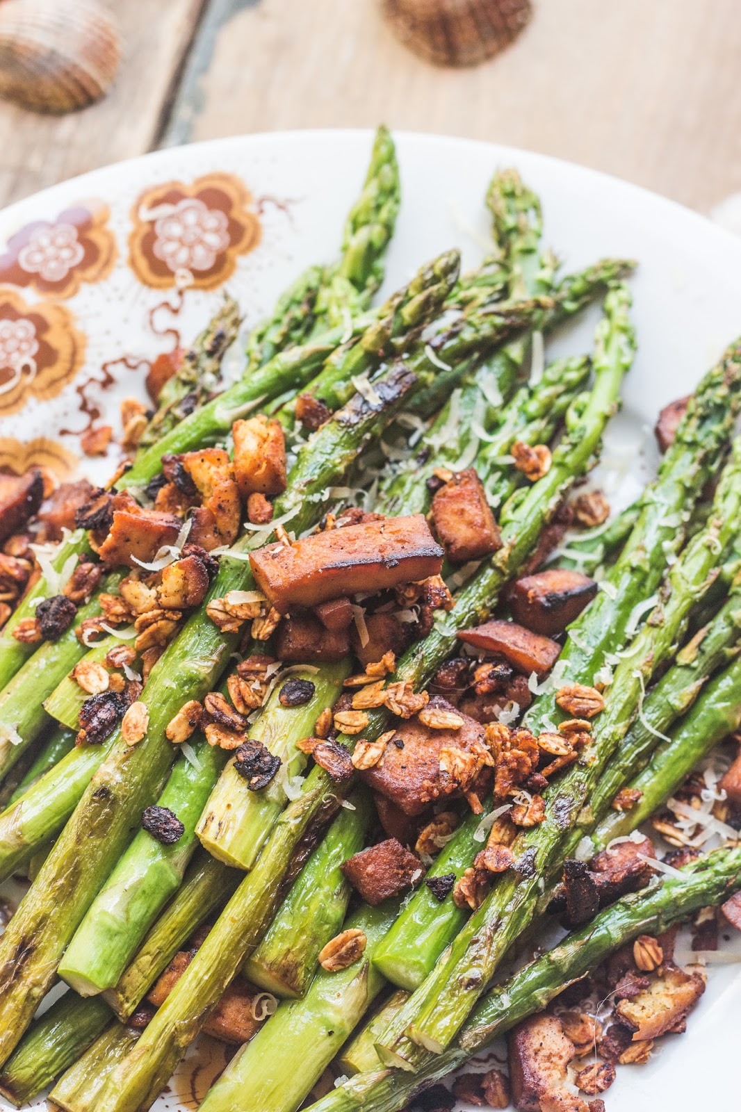 OLABOGA! GRILLOWANE SZPARAGI POSYPANE WEGAŃSKIM BEJKONEM | Wegan Nerd ...