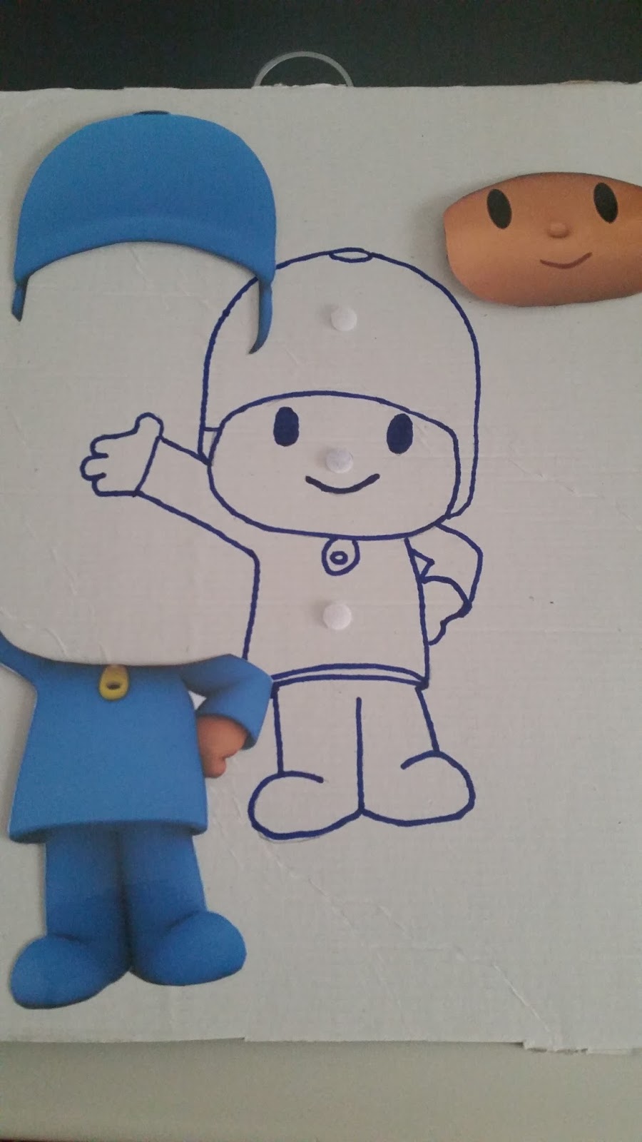 DOS MÁS EN LA FAMILIA: DIY: Vistamos a Pocoyo.