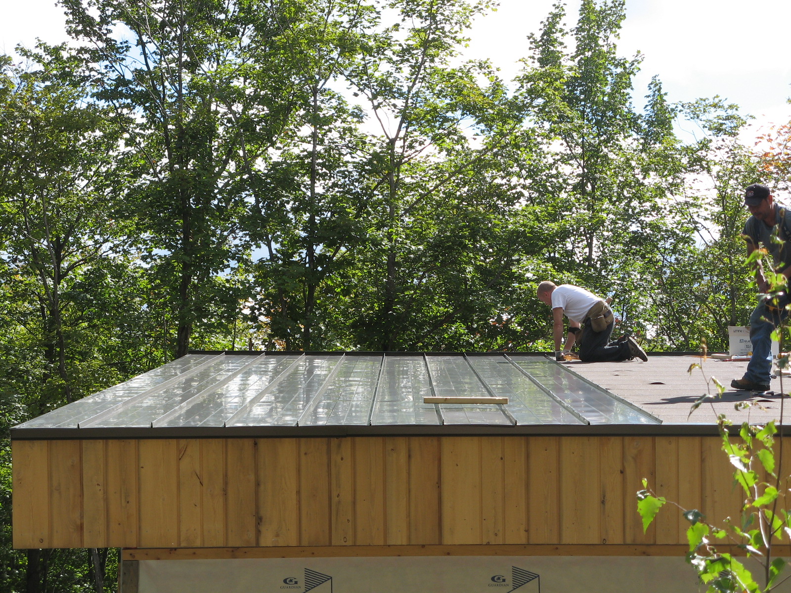 Rez-de-jardin à Sutton: TOLE TOIT