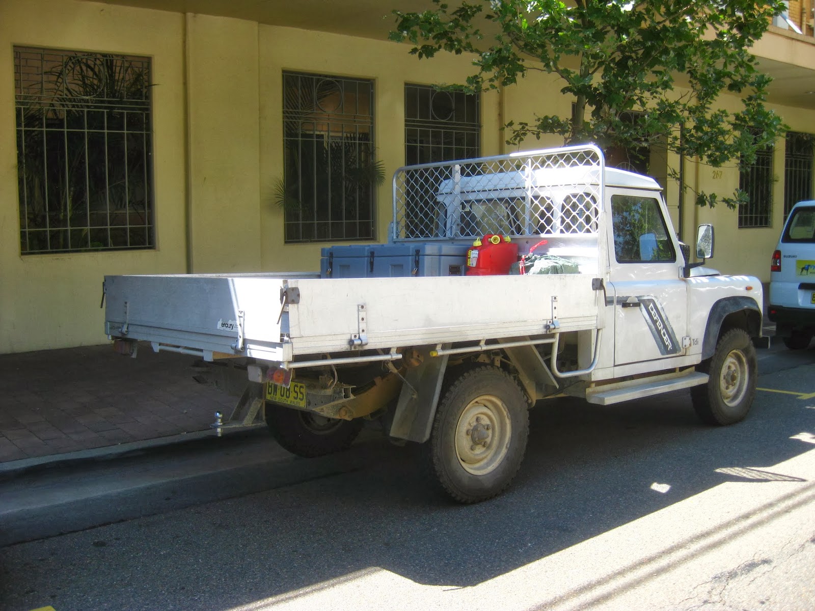 Aussie Old Parked Cars: 1993 Land Rover Defender Tdi Ute