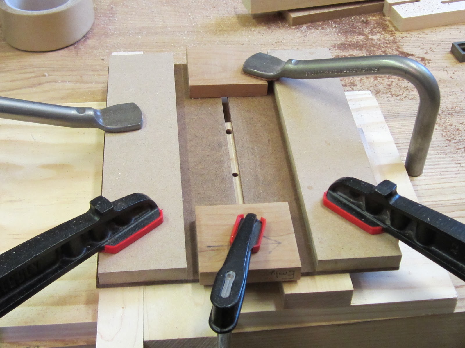 Woodworking Rocks!: [Box Joint Jig] - Assembly Part I
