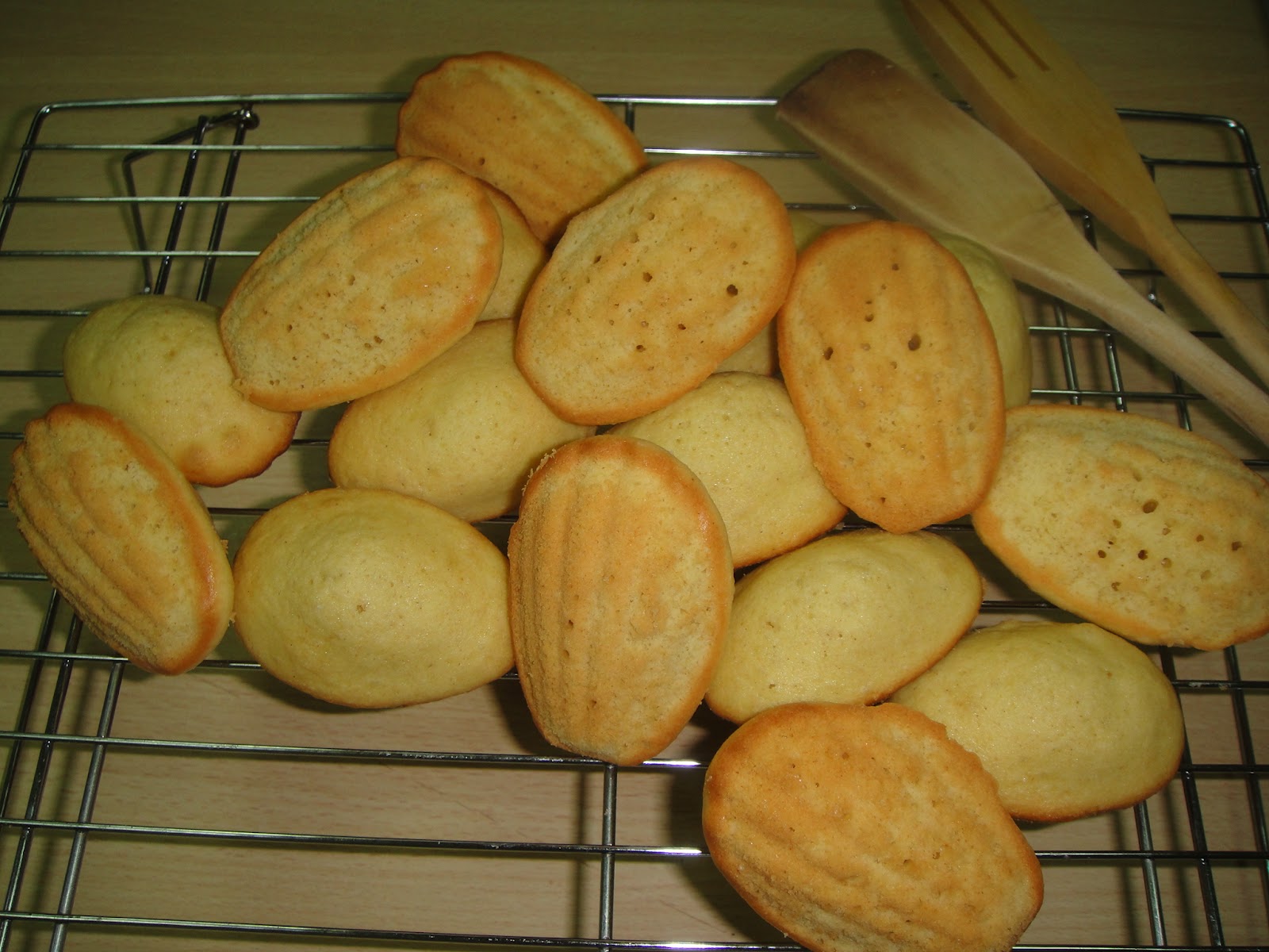 Maryam's Culinary Wonders: 2. Madeleines Cakes
