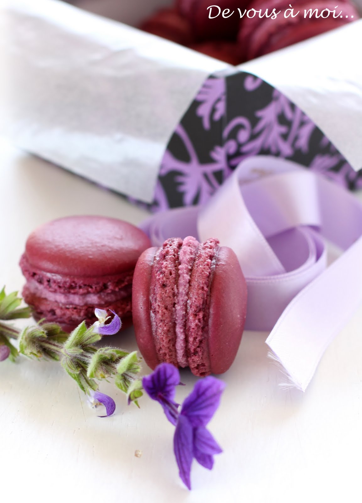 De vous à moi...: Macarons "Envie": Cassis, Violette