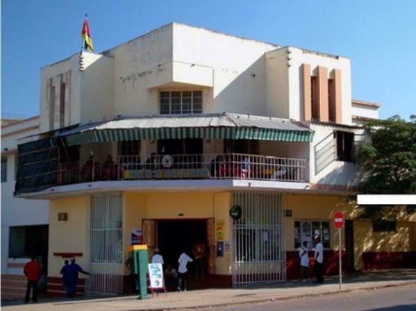 Casa de Cultura do Alto Maé - Esquina das Avenidas Albert Luthuli e Ho ...