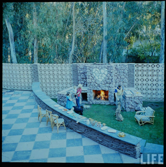 Take a Look Inside Jayne Mansfield's Splendor "Pink Palace" ~ Vintage ...