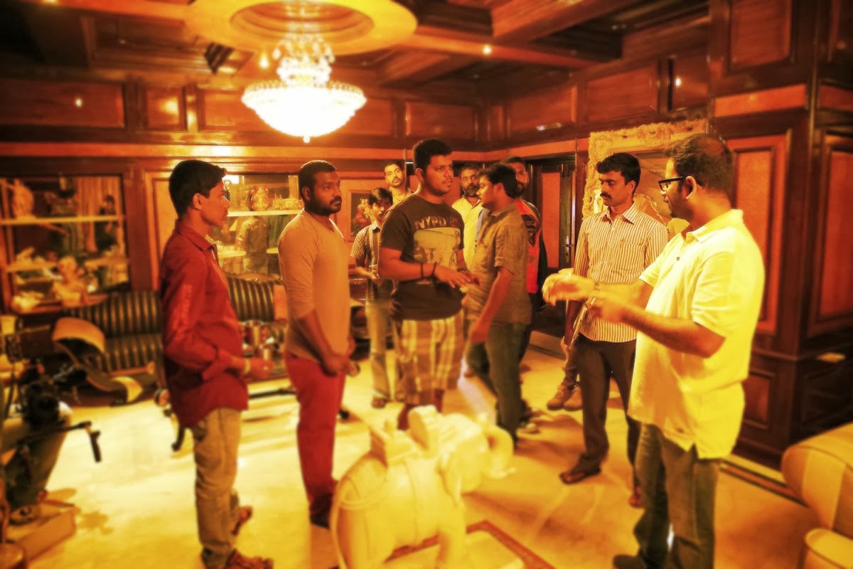 picture4comments: Andhra Mess Movie Stills