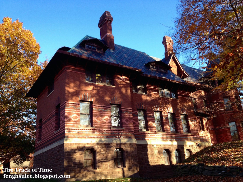 Autumn in Mark Twain House | The Track of Time
