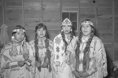 White Wolf : Rare Photos Show The Fascinating Beauty Of The Yakama ...