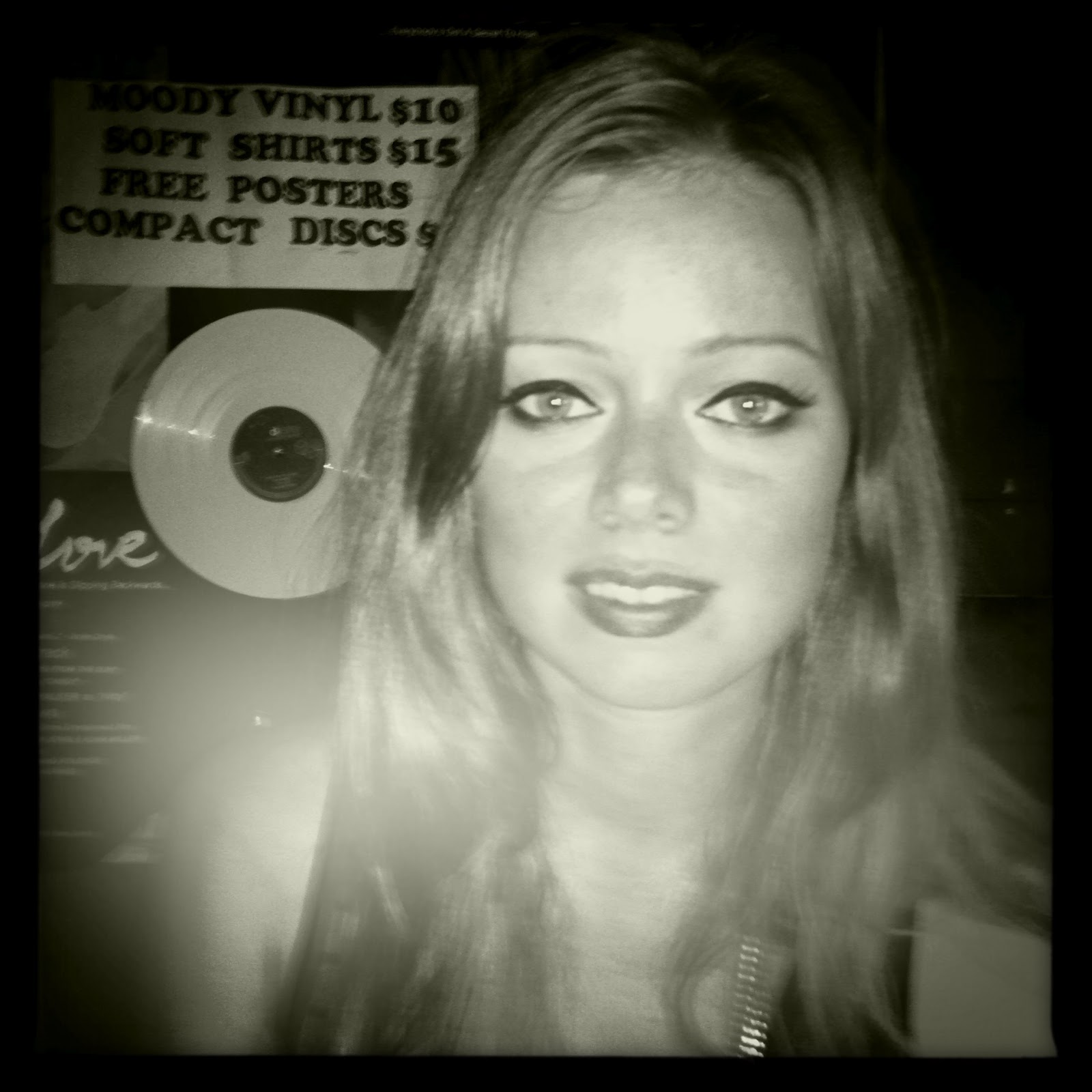 TRINITY STARDUST and The Blog From Mars: Portrait: Ruth Radelet