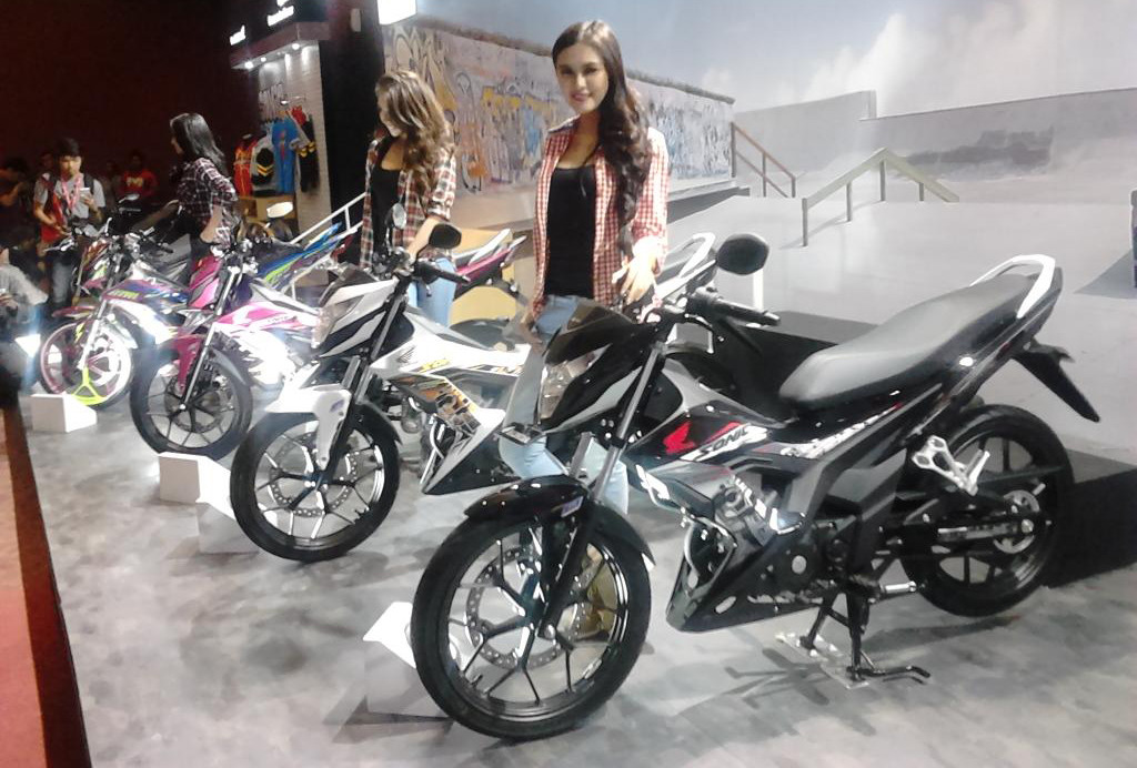 SEPUTAR MOTOR INDONESIA: Spesifikasi Honda Sonic 150r
