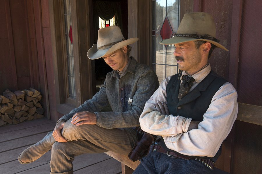 MYSTERY COMICS: GODLESS (Netflix)