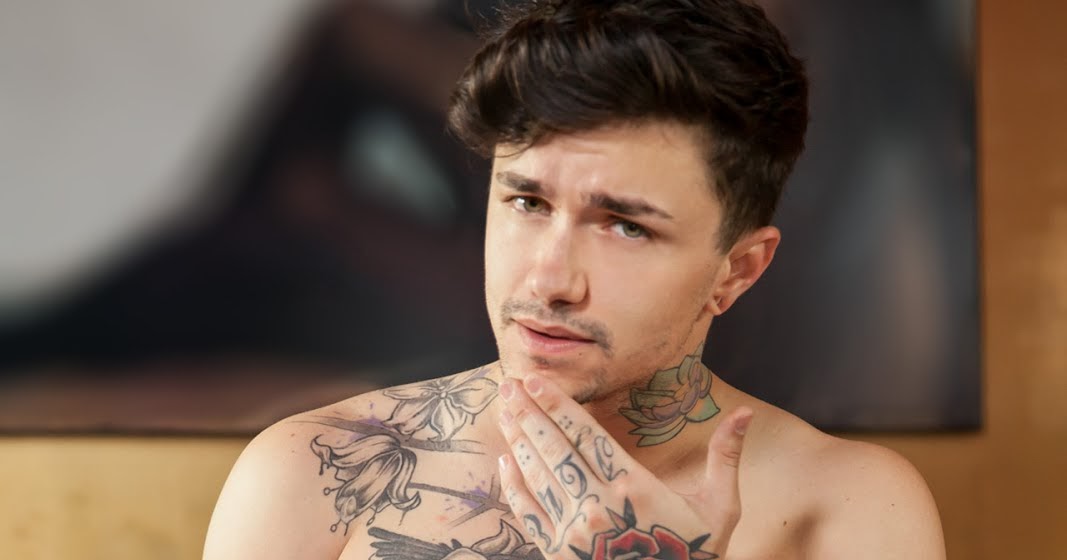 HALL OF GAYS IN JEANS: MEN.COM: JAKE BASS