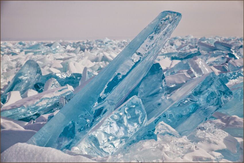 News Dumper: Crystal clear ice of Lake Baikal
