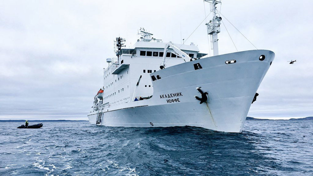 Seemorerocks: On board a stranded ship in the melting Arctic