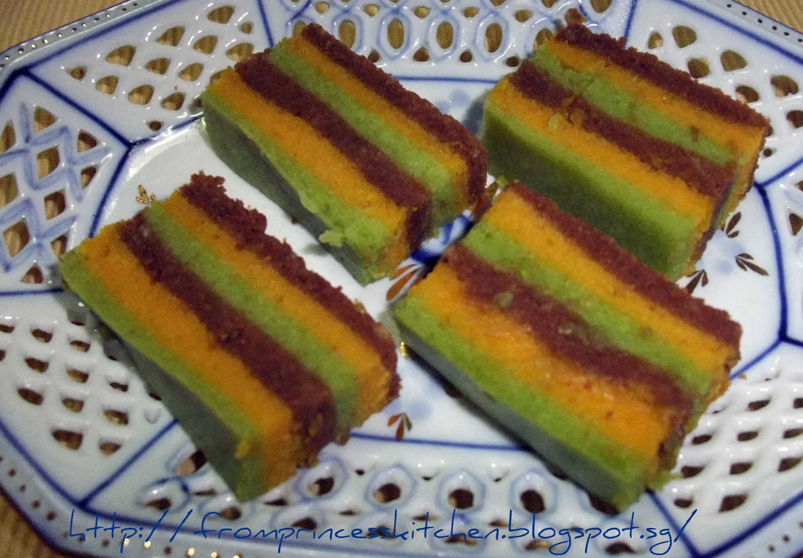 COOKING WITH LOVE: Kek Lapis Bumi (Kukus)
