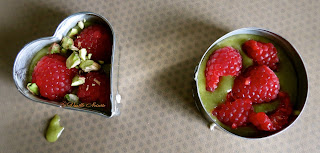 Vanille Noisette : ENTREMETS FRUITS ROUGES ET PISTACHE