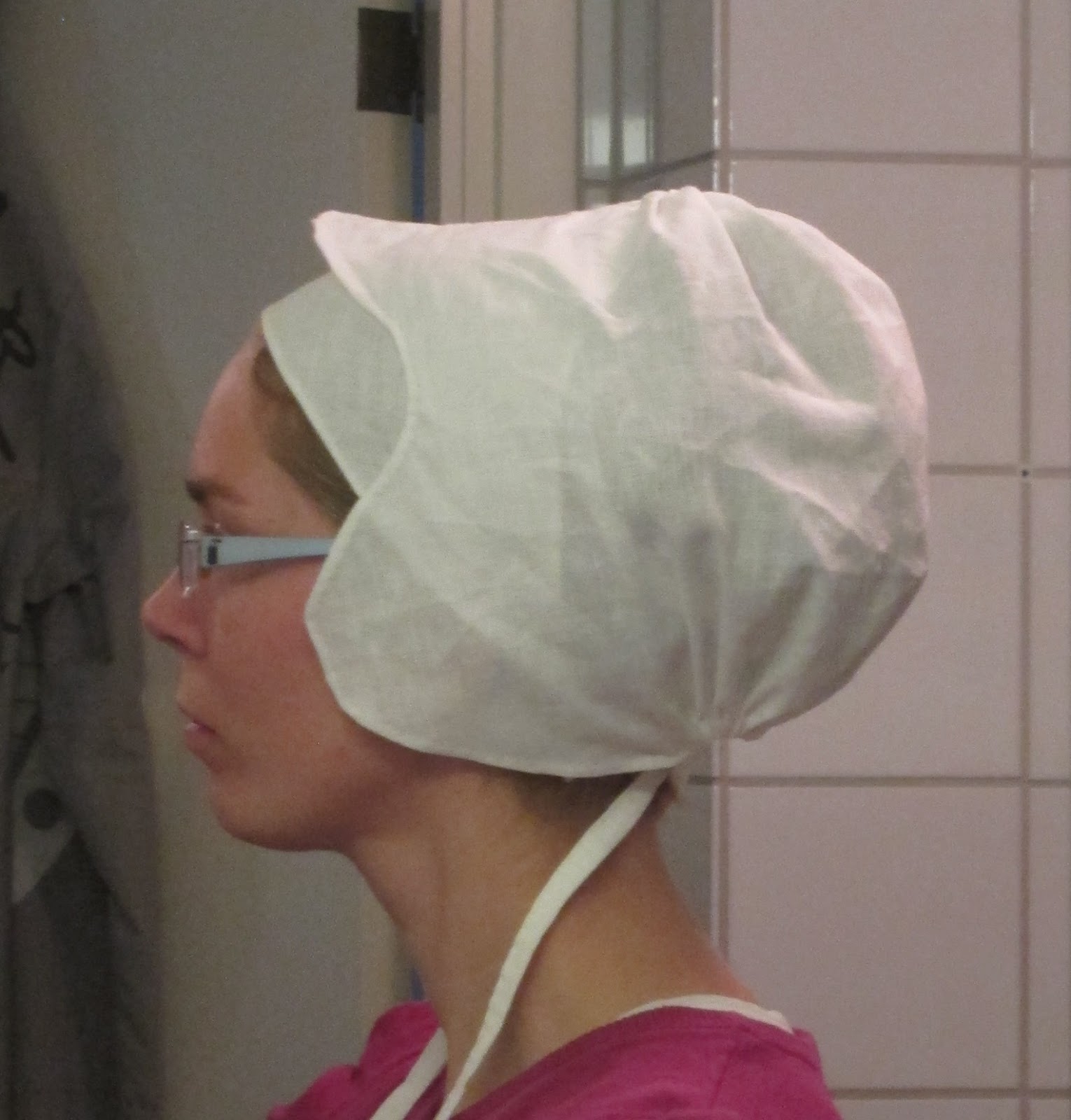 A Costuming Engineer: Elizabethan coif in two ways part 2: wearing it