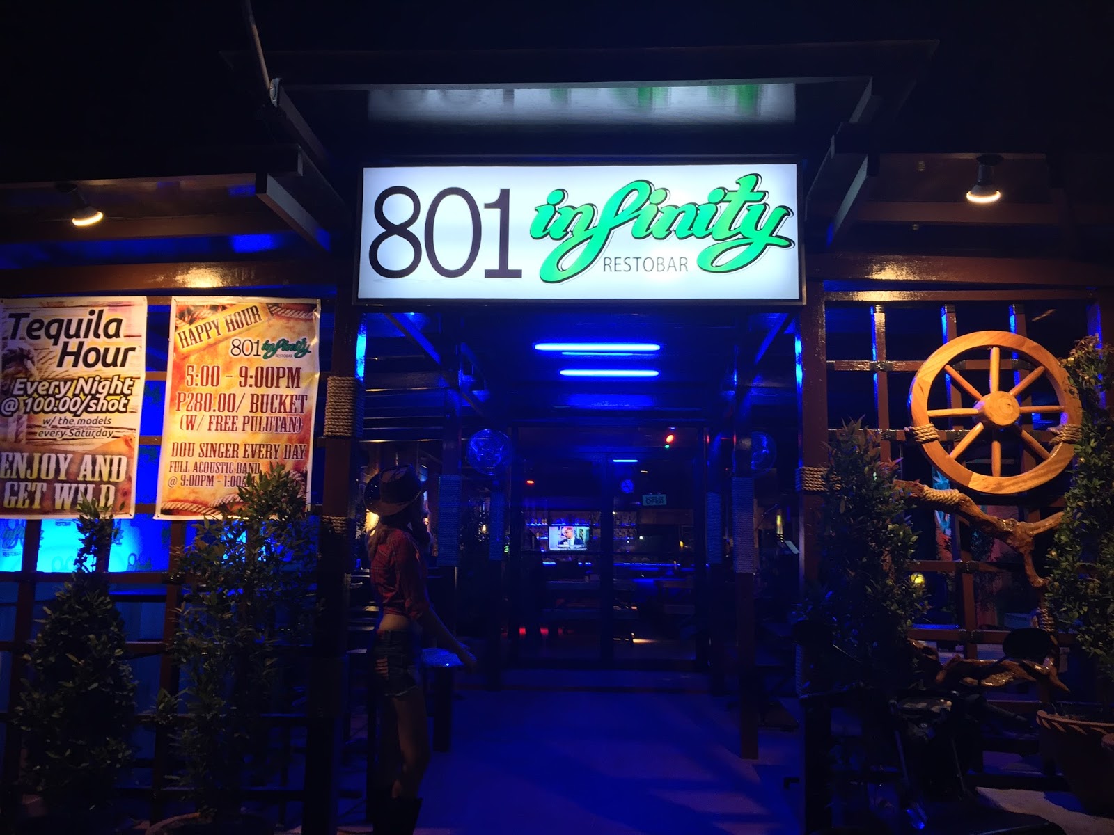 Awesome Music and Great Food at 801 Infinity Bar - It's Where You At