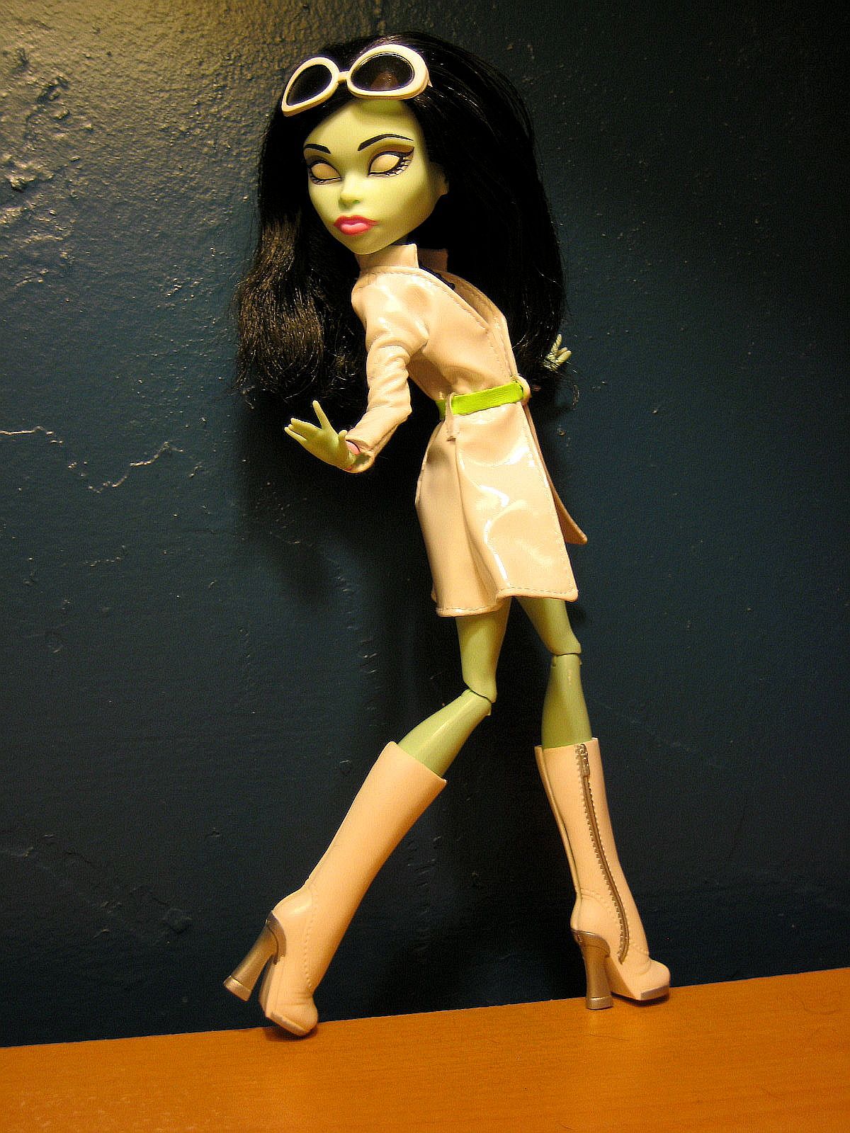 Voicething: Review: I Love Fashion Scarah Screams