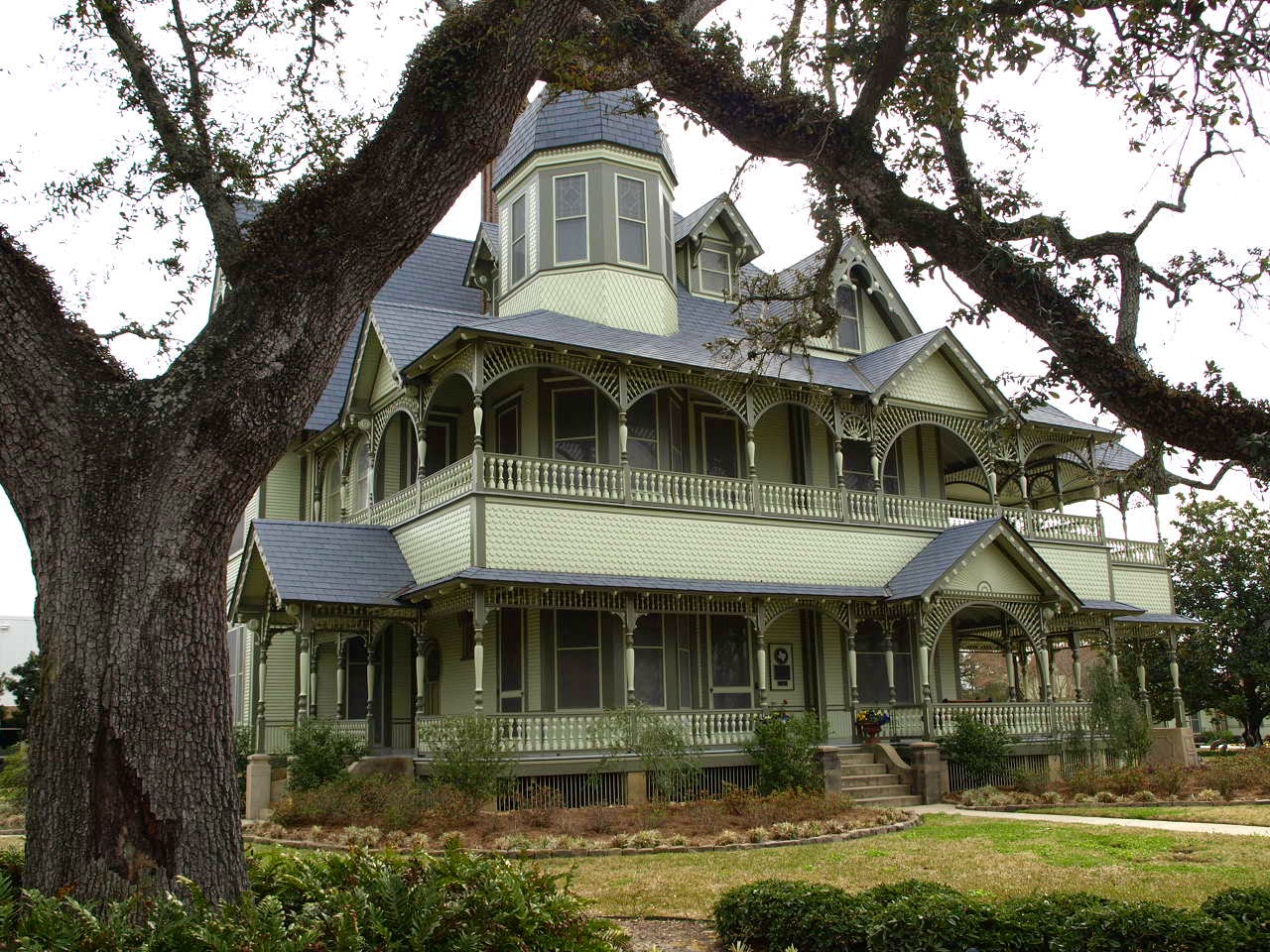 Weird, Wacky and Wild South: Orange you glad Stark moved to southeast ...