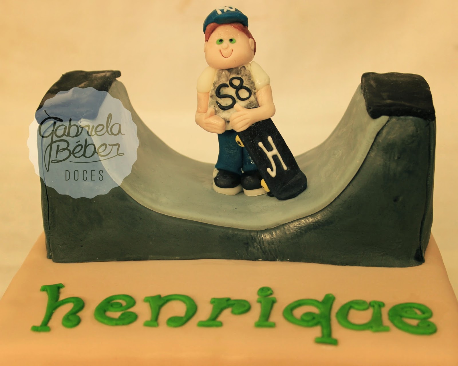 Gabriela Beber - Bolos e Doces Personalizados: Bolo Skate