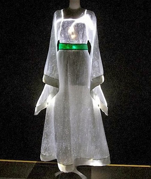 THE HAXOR NEWS: Fiber optic dress that changes color on demand