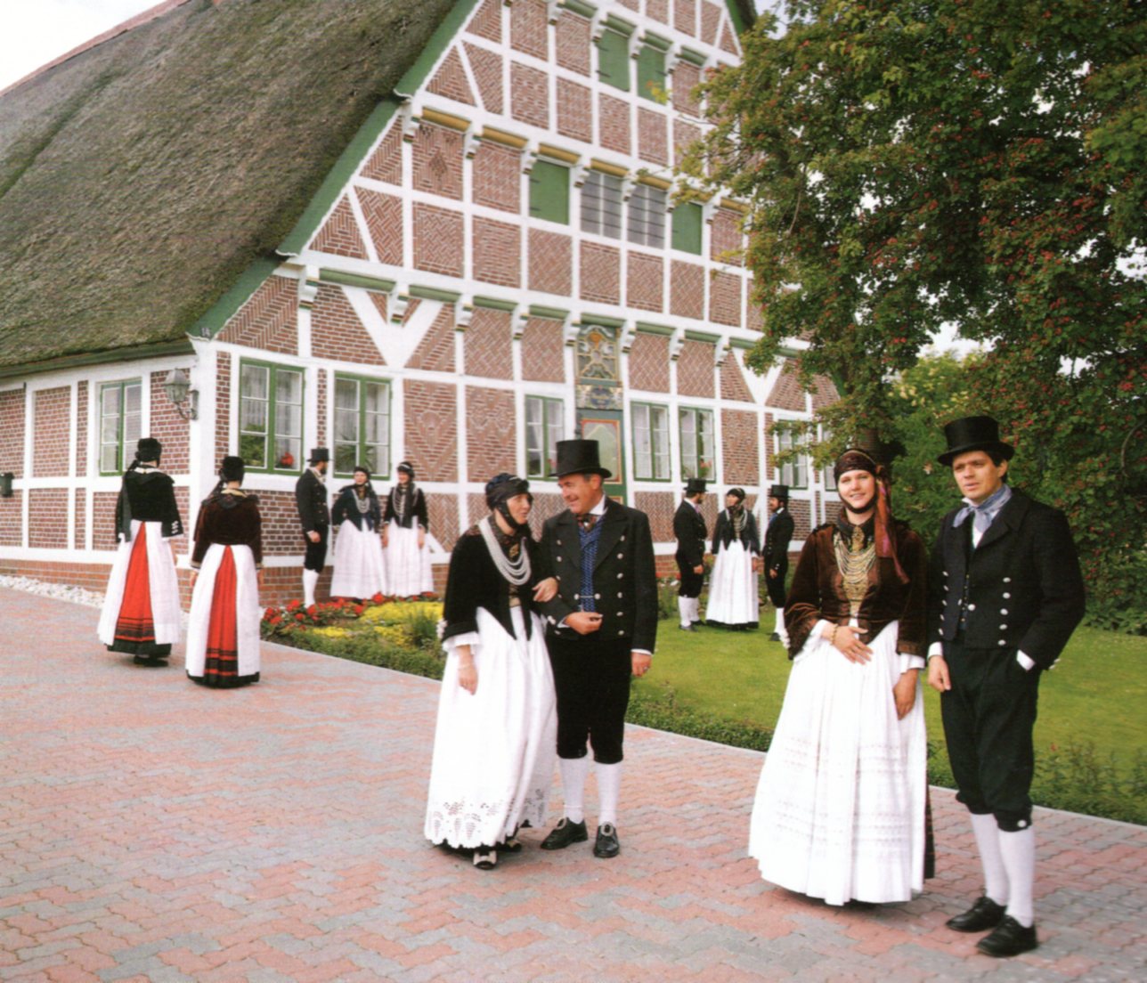 FolkCostume&Embroidery: Folk Costume of Olland, Lower Saxony and ...