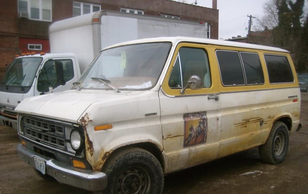 OLD PARKED CARS.: Reader Submission: 1975 Ford Econoline E-150 Van.