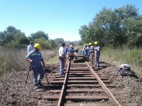 CRÓNICA FERROVIARIA: ENTRE RÍOS: LA UEFER CONTINÚA LOS TRABAJOS DE ...