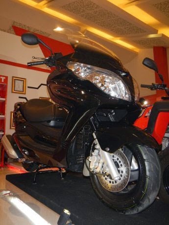 Viar V2: Skuter Gambot 200cc Buatan Indonesia | Spek Motor