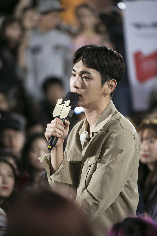 Key reveals that he feels like a chicken among swans in SHINee